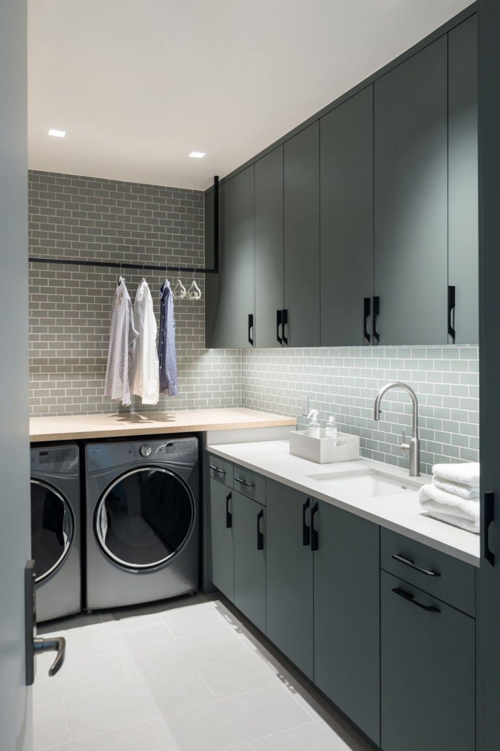 37 Clever Laundry Room Remodel Ideas And Designs - Home Decor